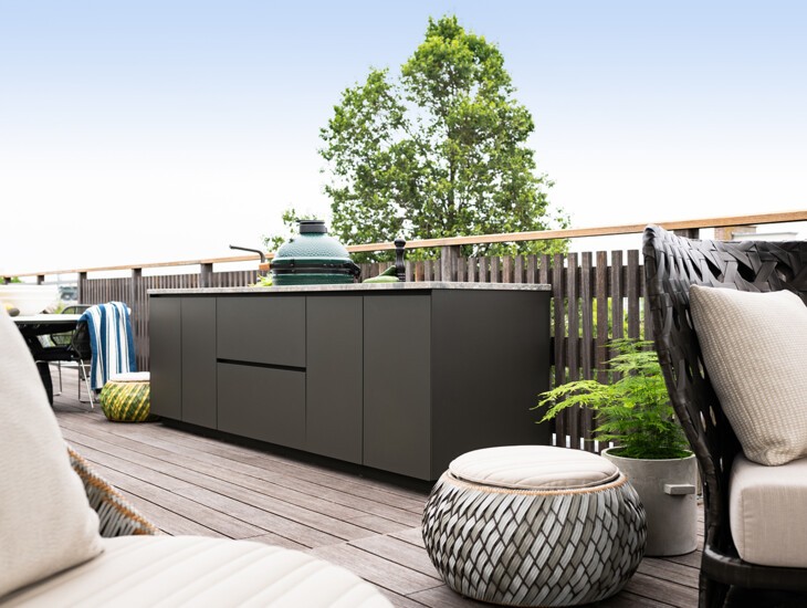 Outdoor kitchen on rooftop terrace: these are the must-haves | COOXS