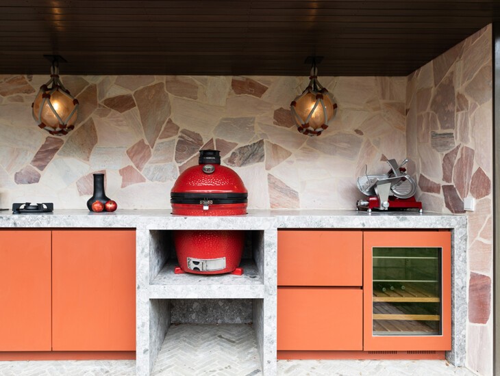 Built-in Kamado Barbecue in Your Outdoor Kitchen | COOXS